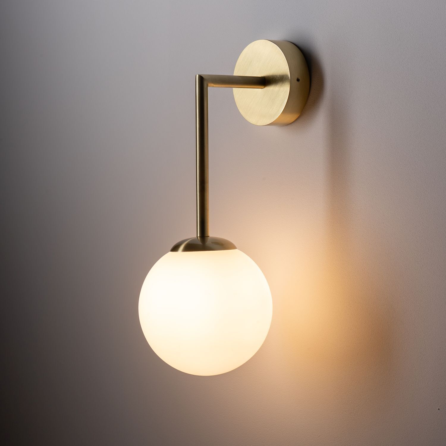 Badlampe Wand IP44 in Messing Weiß G9 Kugelschirm Leuchte