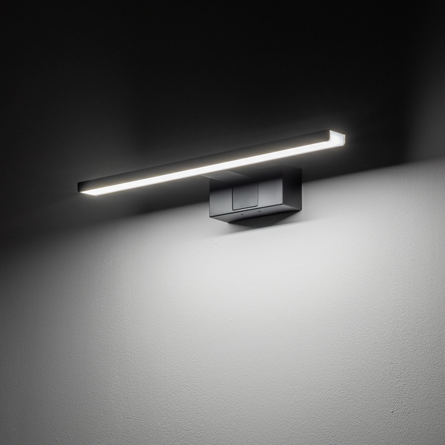 LED Spiegelleuchte IP44 Schwarz 4000 K 600 lm neutralweiß Leuchte