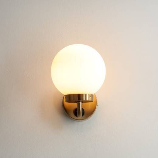 Badezimmerlampe IP44 mit Schalter in Messing Weiß Leuchte